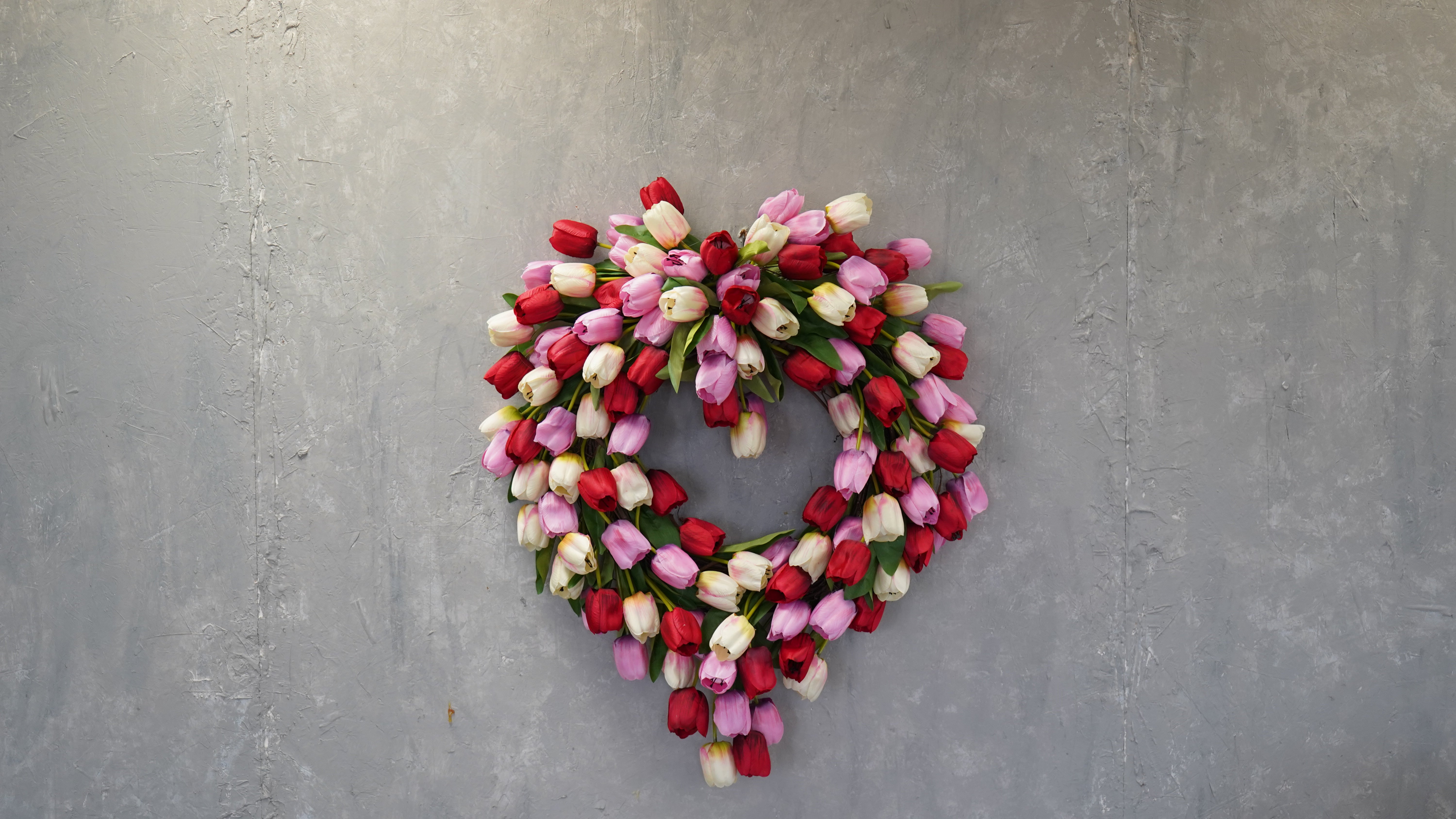 DIY Heart Shaped Tulip Wreath – David Christopher's